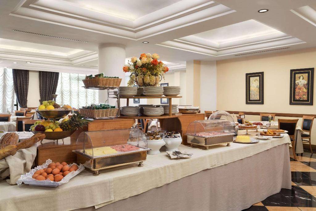 Location - Hotel Ramada, Naples